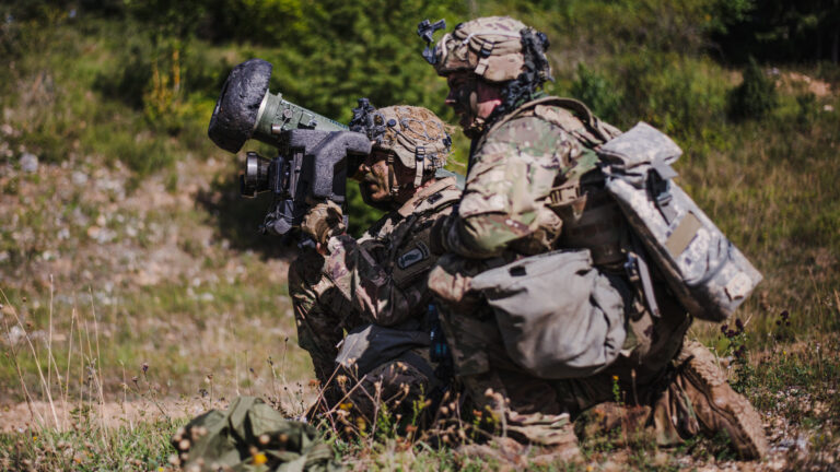 Raytheon, Lockheed deliver first next-gen Javelin launchers to Army ...