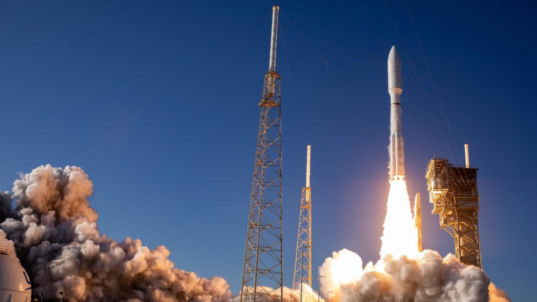 Trump taps defense firm execs to lead space acquisition, NRO - Breaking ...