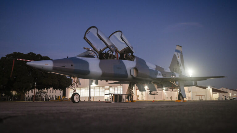 Air Force clears T-38s to resume flying - Breaking Defense